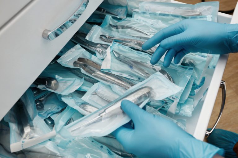 6 Ways Metal Fabrication Benefits the Medical Industry